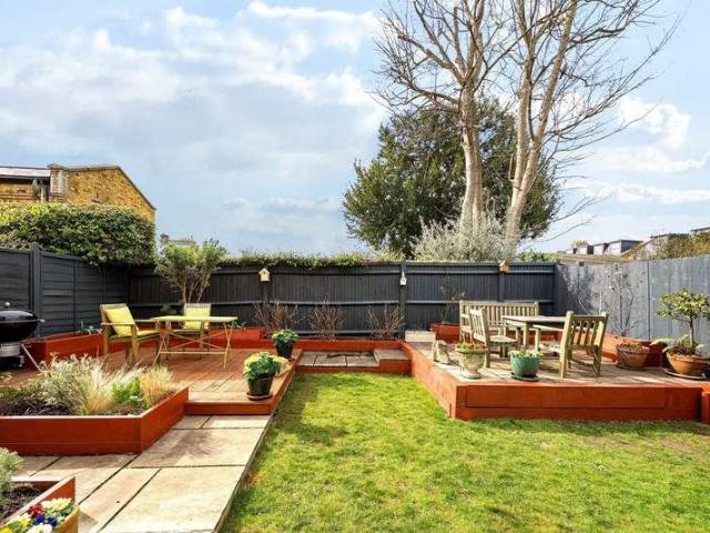 4 bed house for sale