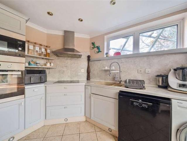 4 bed house for sale