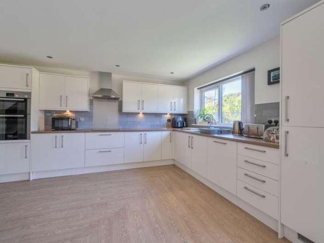 4 bed house for sale