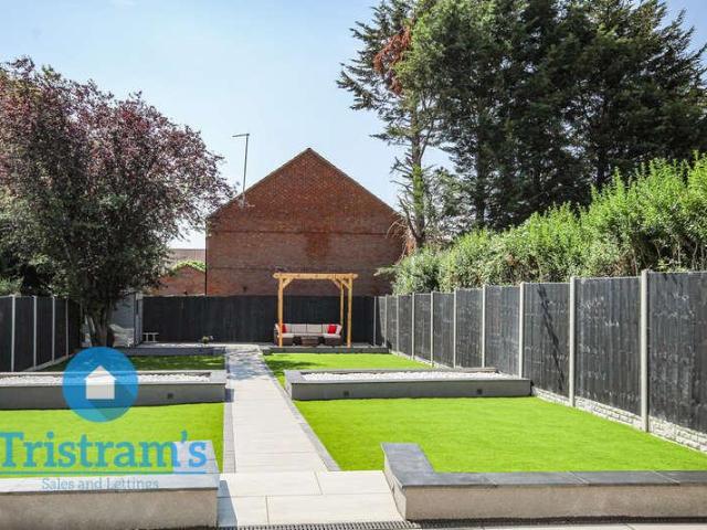 4 bed house for sale