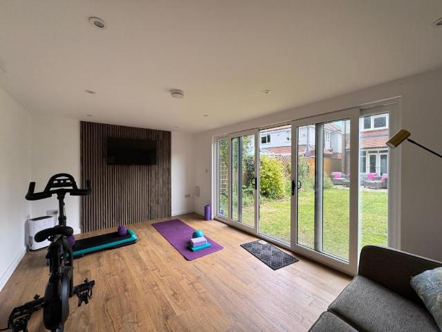 4 bed house for sale