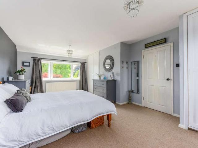 4 bed house for sale