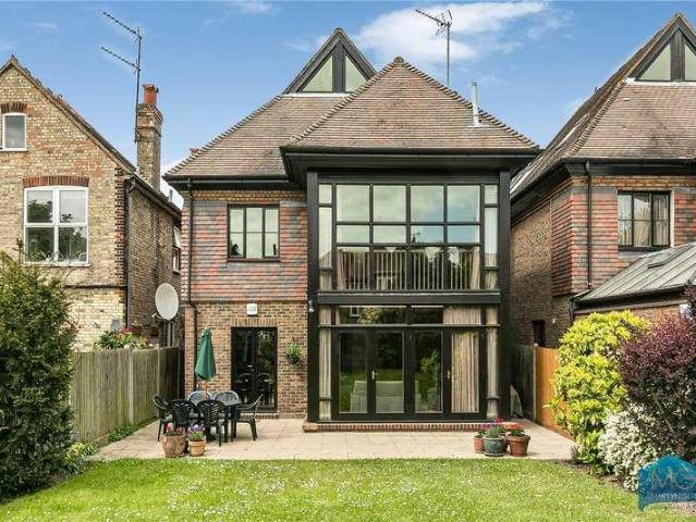 4 bed house for sale