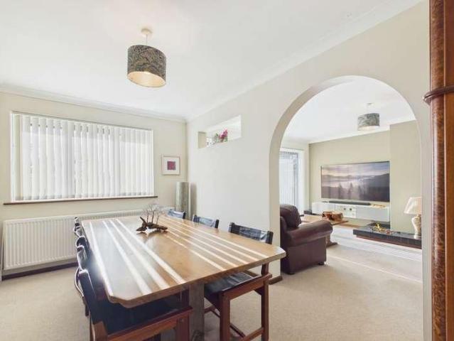 4 bed house for sale