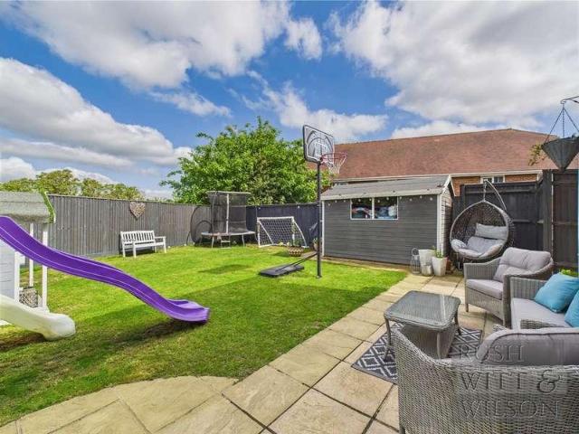 4 bed house for sale