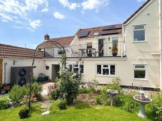4 bed house for sale