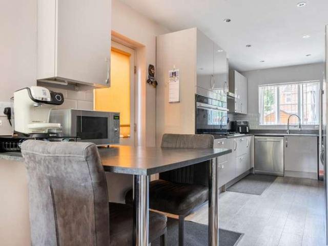 4 bed house for sale
