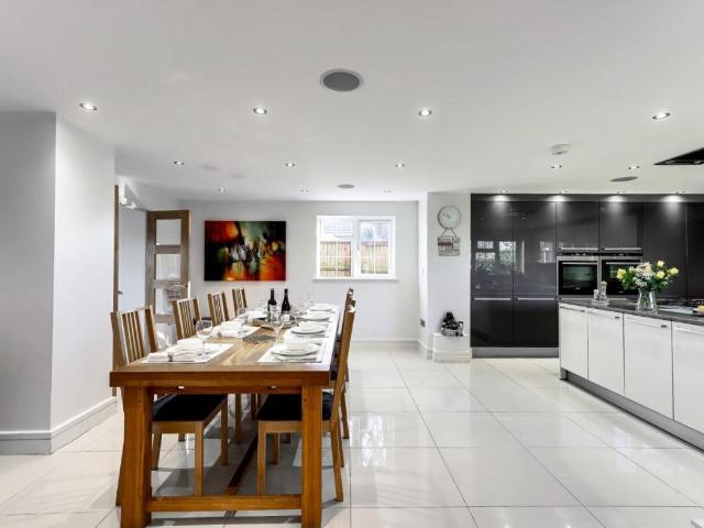 4 bed house for sale