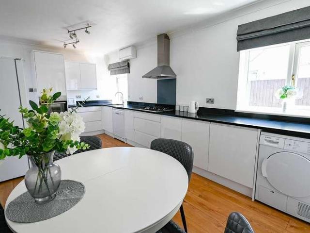 4 bed house for sale