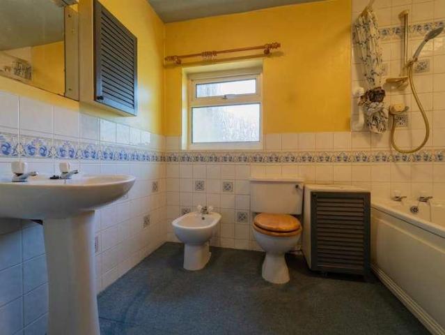 4 bed house for sale