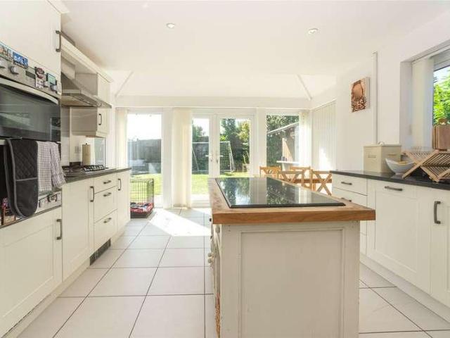 4 bed house for sale