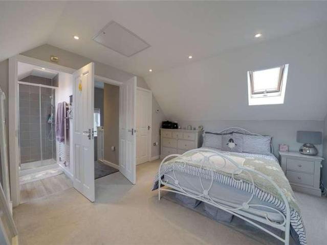 4 bed house for sale