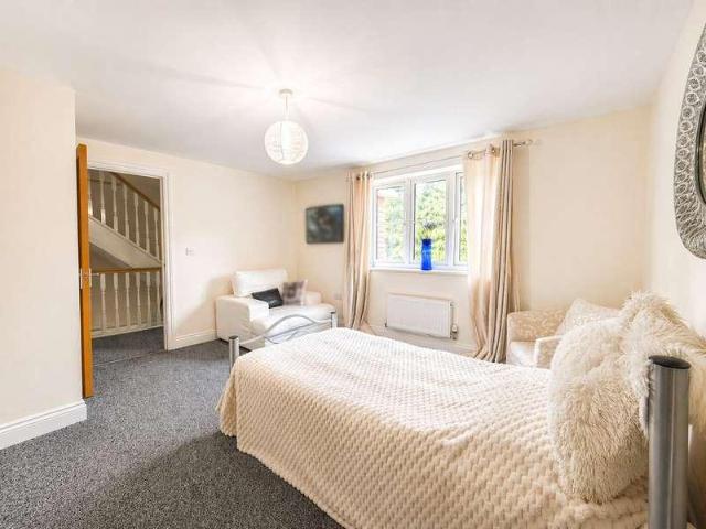 4 bed house for sale