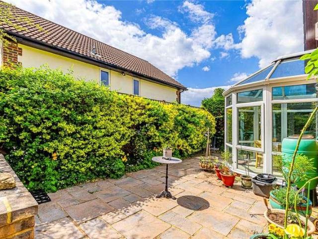 4 bed house for sale