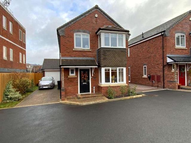 4 bed house for sale