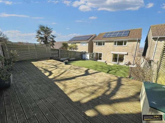4 bed house for sale