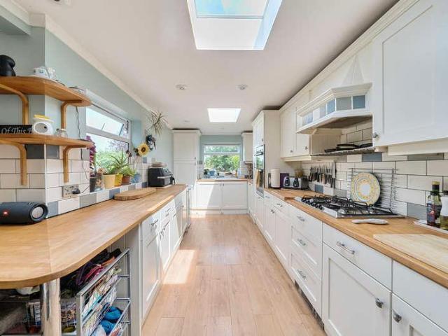 4 bed house for sale