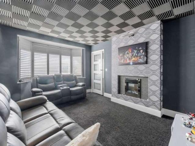 4 bed house for sale