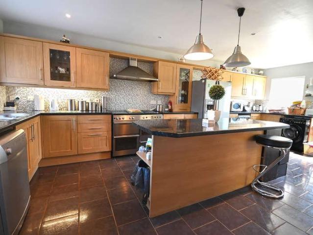 4 bed house for sale