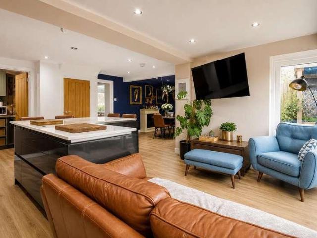 4 bed house for sale
