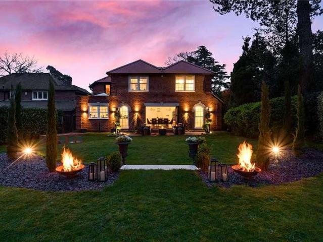 4 bed house for sale