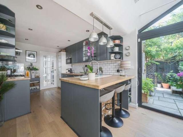 4 bed house for sale