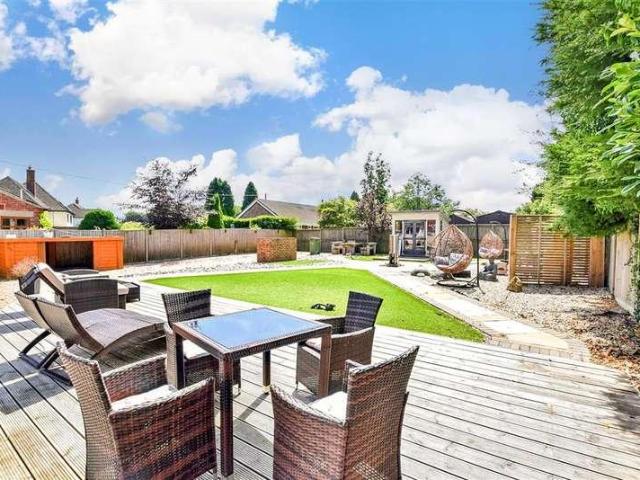 4 bed house for sale