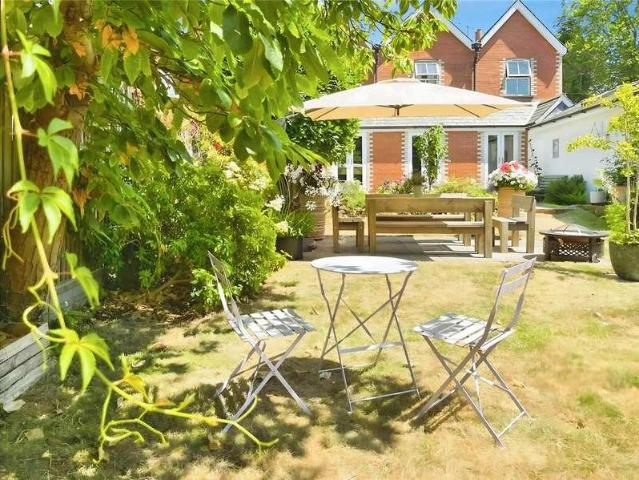4 bed house for sale