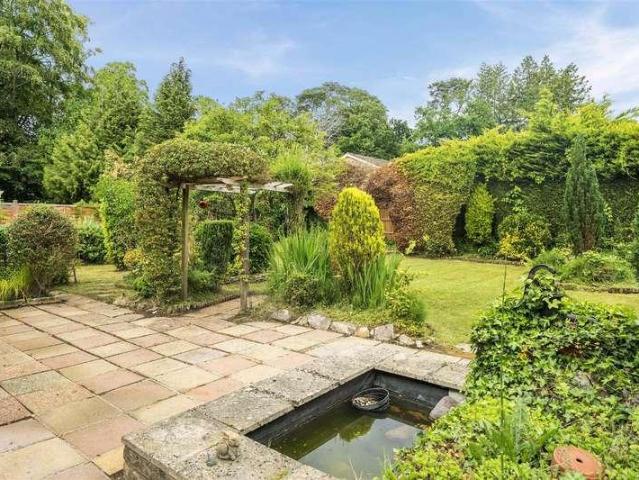 4 bed house for sale