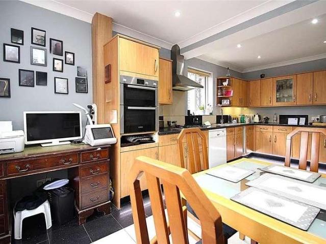 4 bed house for sale