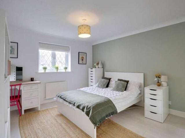 4 bed house for sale
