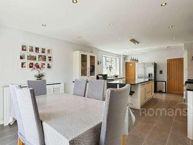 4 bed house for sale
