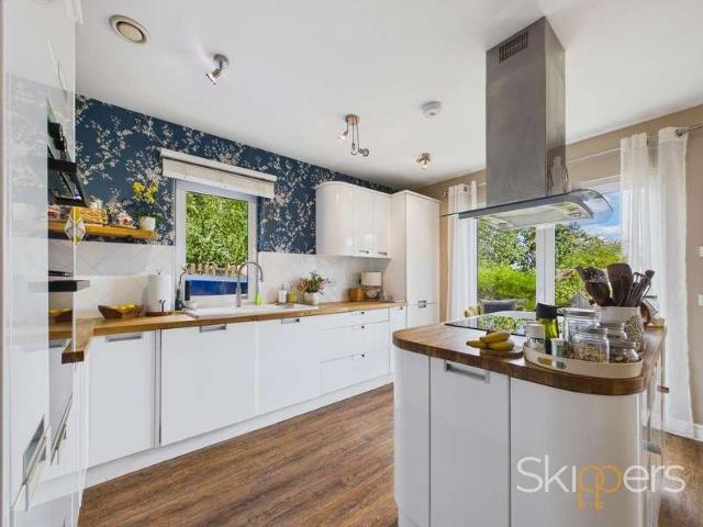4 bed house for sale