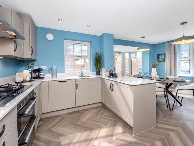 4 bed house for sale
