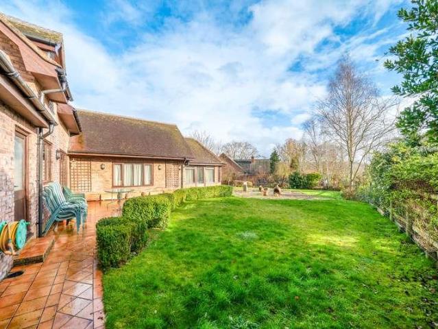 4 bed house for sale