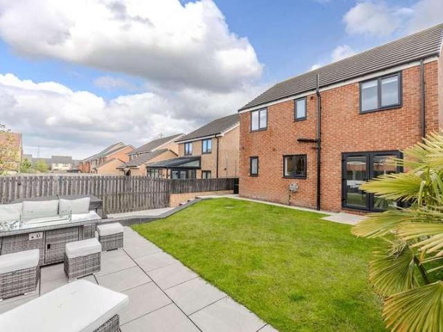 4 bed house for sale