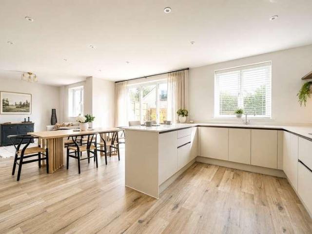 4 bed house for sale