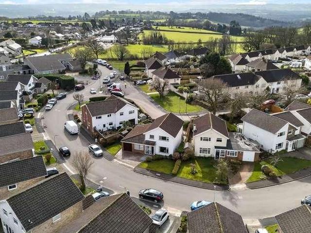 4 bed house for sale