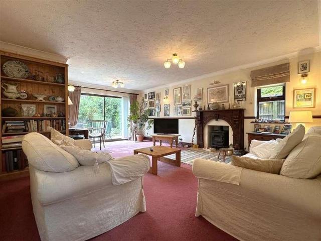 4 bed house for sale