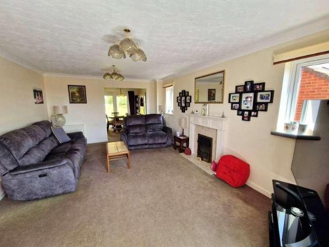 4 bed house for sale