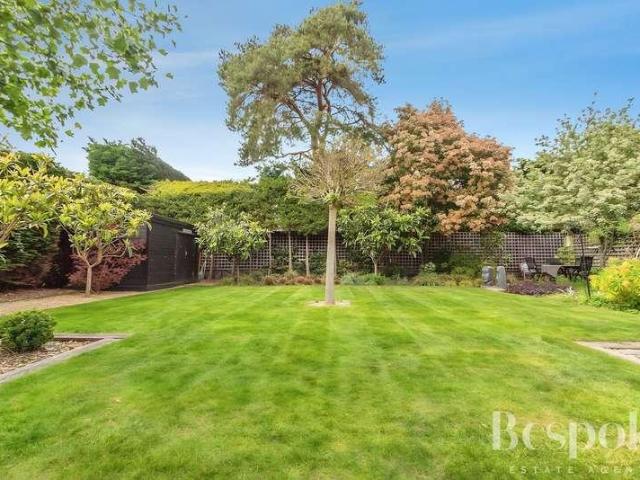 4 bed house for sale