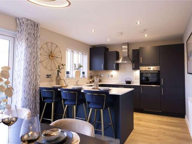 4 bed house for sale