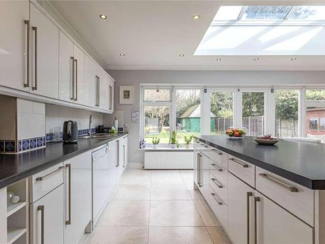 4 bed house for sale