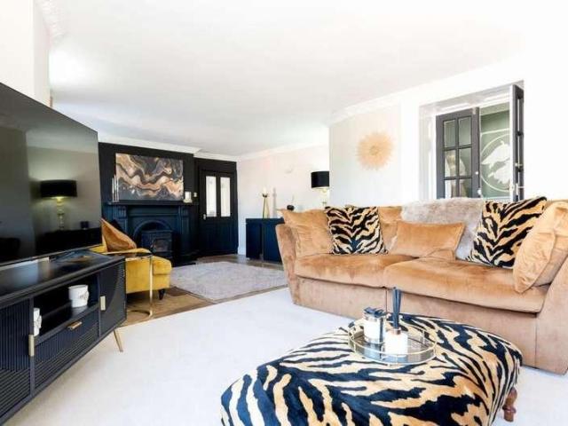 4 bed house for sale