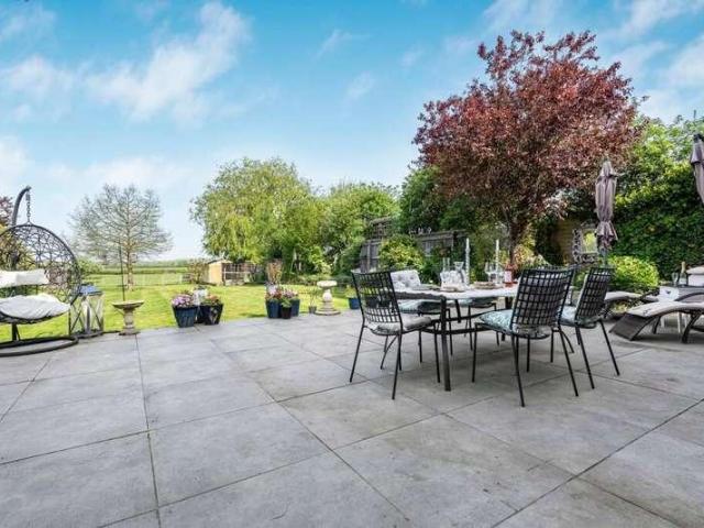 4 bed house for sale