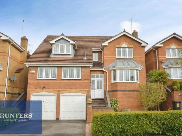 4 bed house for sale