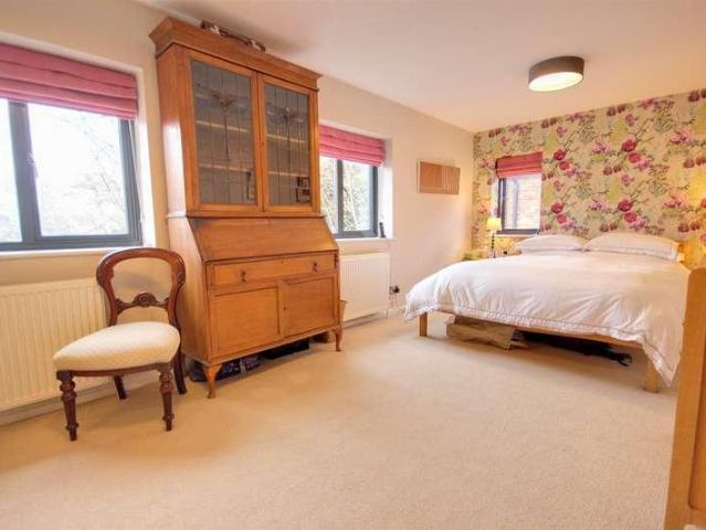 4 bed house for sale