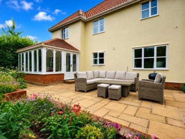 4 bed house for sale