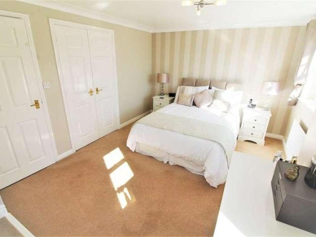4 bed house for sale