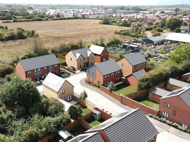 4 bed house for sale